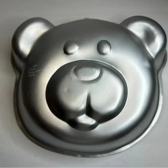 Wilton | Kitchen | Wilton Bear Face Animal Crackers Teddy Bear Cake ...